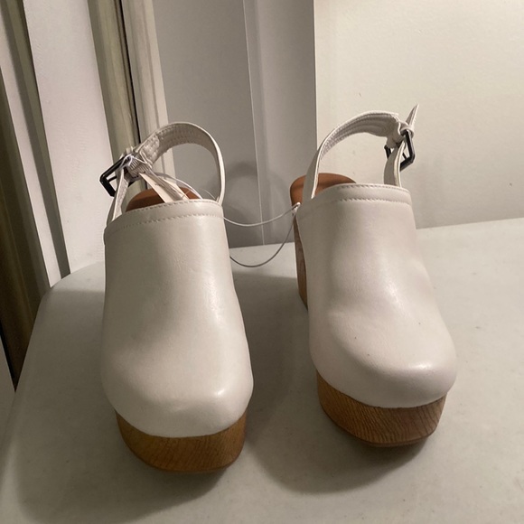 Universal Thread | Shoes | Nwt Universal Thread Heeled Platform Clog ...